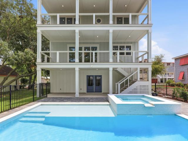 1308 Holly Dr