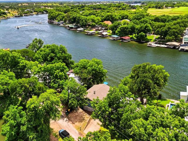 1308 Lakeside Dr