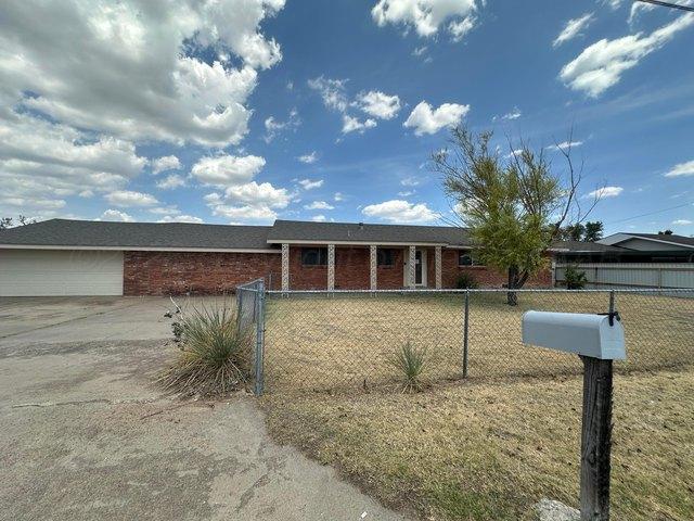 1308 Lion St, Miami, TX 79059