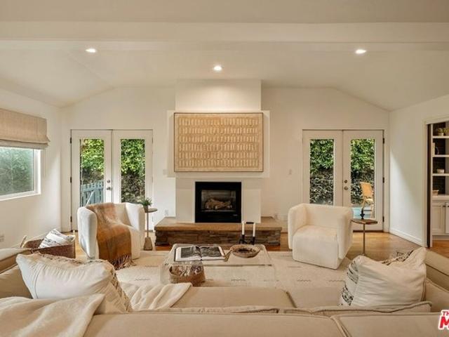 1308 Vienna Way, Los Angeles, CA 90291