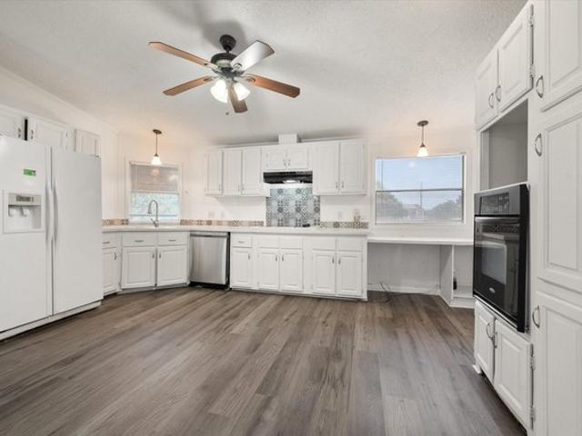 1308 Vinewood Dr, Mansfield, TX 76063
