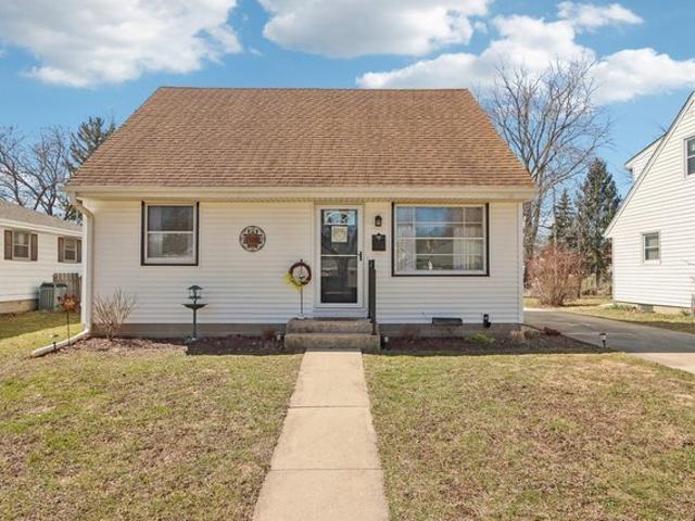 1308 W End Rd, Waukesha, WI 53188