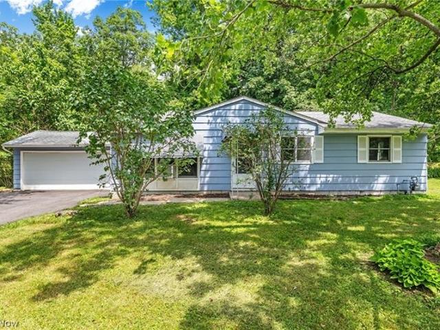 13099 Dorothy Dr, Chesterland, OH 44026