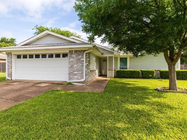 1309 Mercedes St, Benbrook, TX 76126