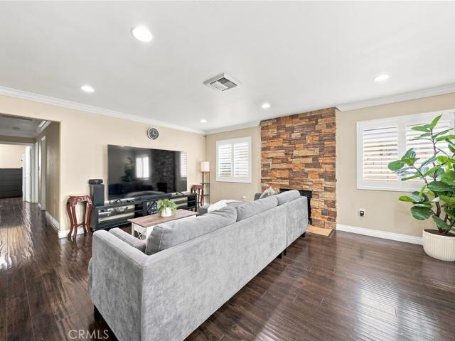1309 N Catalpa