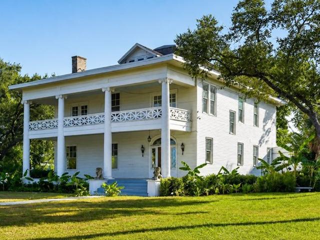 1309 N Adams St, Beeville, TX 78102