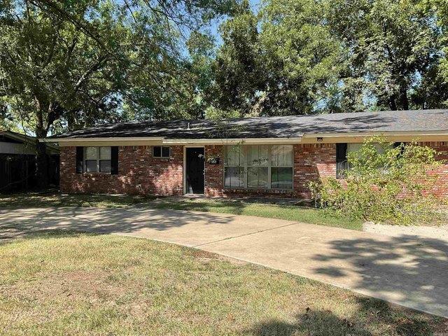 1309 Donaghey Ave, Conway, AR 72034