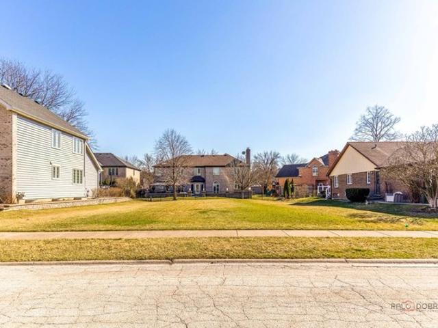 1309 E Brookwood Dr, Arlington Heights, IL 60004