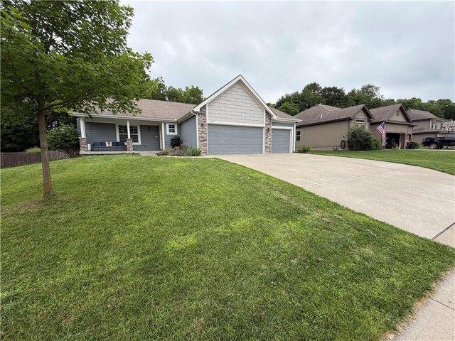 1309 Regency Dr, Kearney, MO 64060