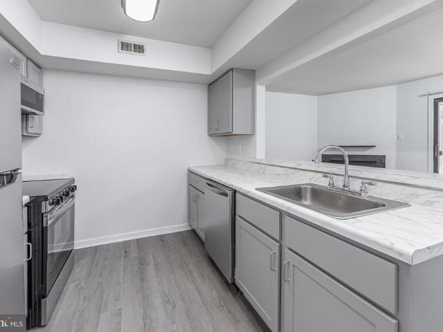 1309 Roberts Way