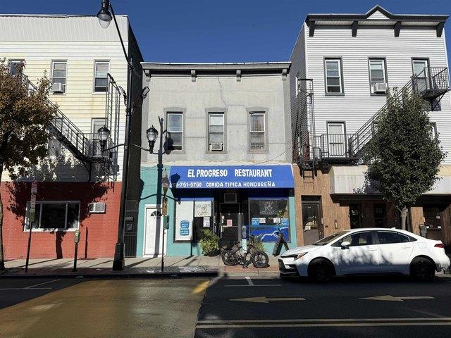 1309 Summit Ave, Union City, NJ 07087