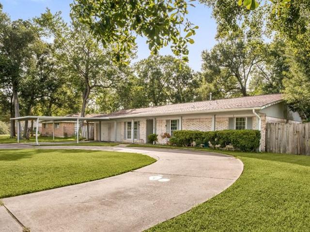 1309 Sunset Dr, Dickinson, TX 77539