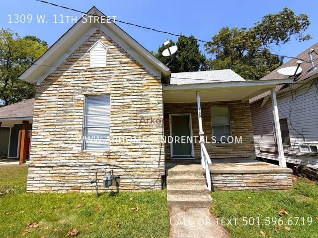 1309 W. 11th Street | 3 Bedrooms | 1 Bathroom * 1/2 Off First Month's Rent!