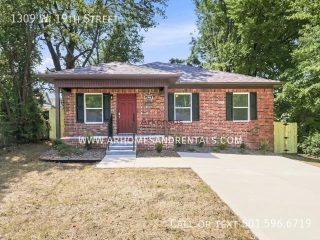 1309 W. 19th Street | 5 Bedrooms | 3 Bathrooms ~ Brand New Construction!