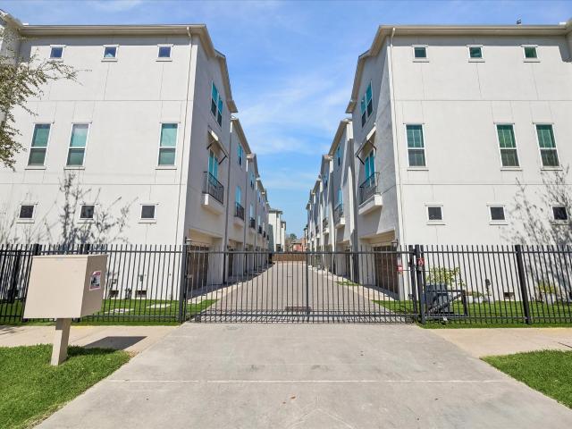 1309 W 24th St, Unit B, Houston, TX 77008 | MLS #91212 | Compass