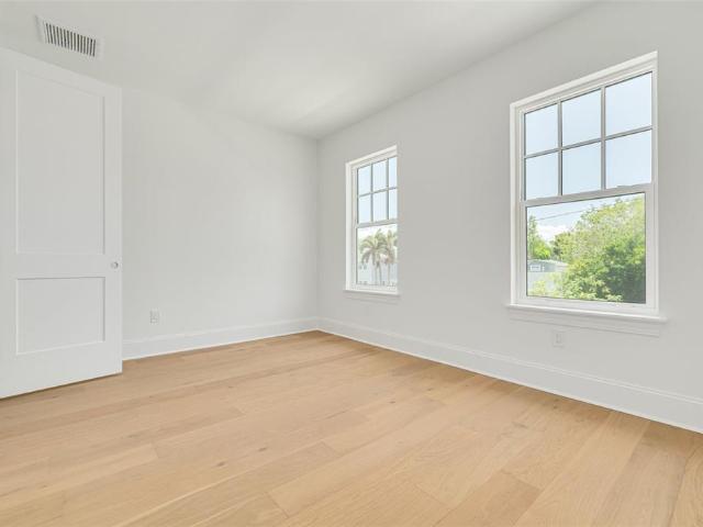 1309 17th Ave N, St. Petersburg, FL 33704 | MLS #TB8480