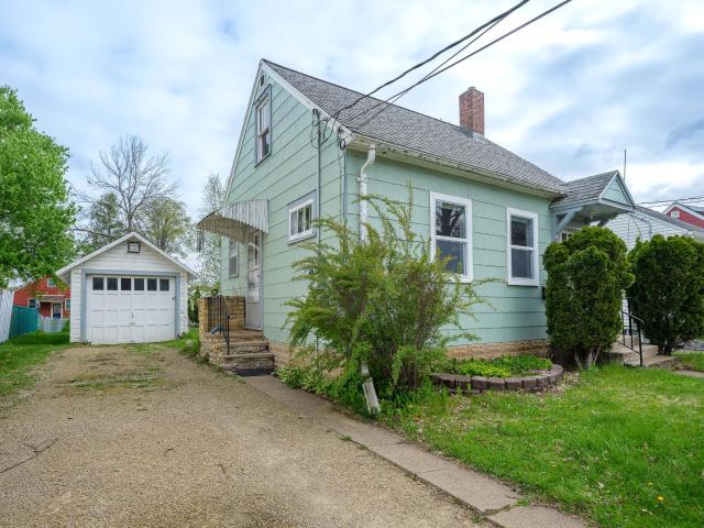 1309 2nd Street NE