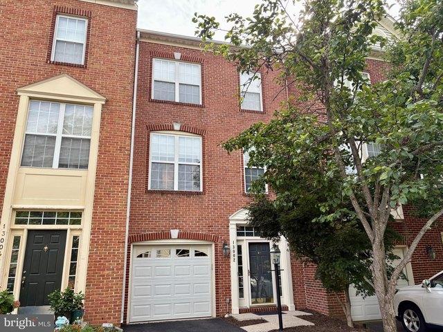 13002 Park Crescent Cir, Herndon, VA 20171