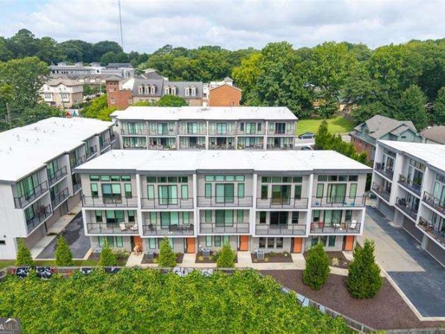 1300 Memorial Drive SE 16