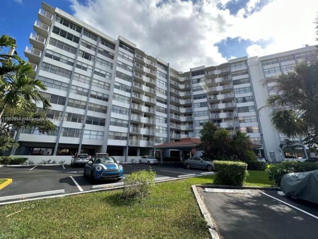 1300 NE Miami Gardens Dr #303E, Miami, FL 33179