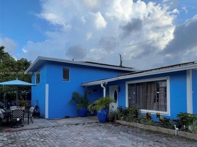 1300 NE 203rd St, Miami, FL 33179