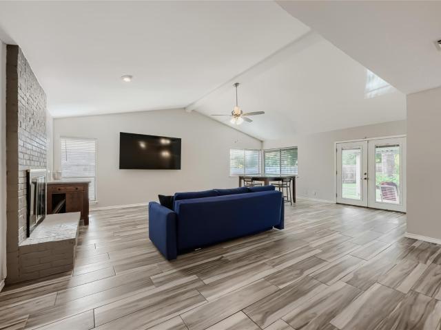 1300 Neans Dr