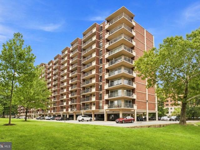 1300 Army Navy Dr Apt 102, Arlington, VA 22202