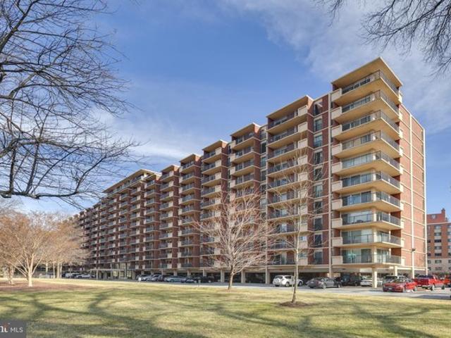 1300 Army Navy Dr Apt 201, Arlington, VA 22202
