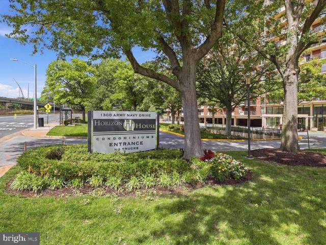 1300 Army Navy Drive # 819