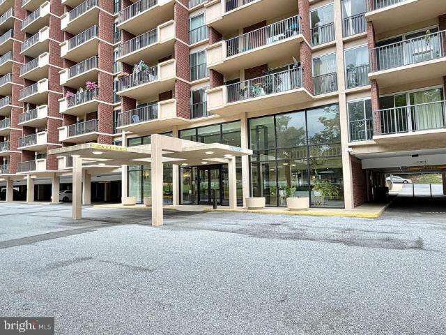 1300 Army Navy Drive # 823