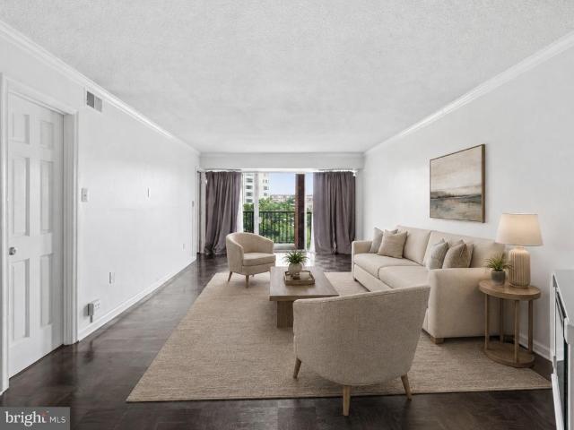 1300 Army Navy Drive # 916
