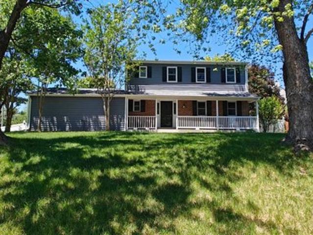 1300 Bayshire Ln, Herndon, VA 20170