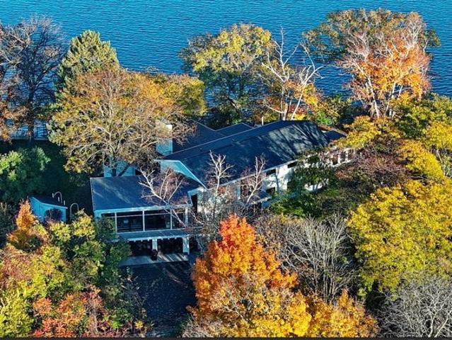 1300 Bracketts Point Rd, Wayzata, MN 55391