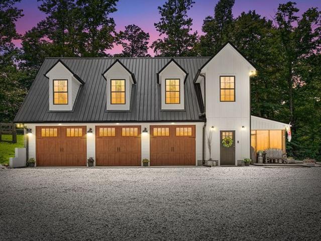 1300 Brummit Rd, Charlotte, TN 37036