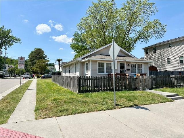 1300 Cypress AVE