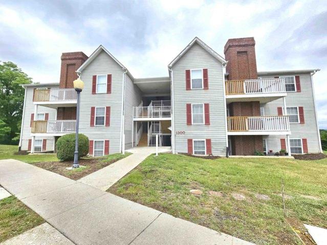 1300 Cedar Ridge Dr Apt J, Radford, VA 24141