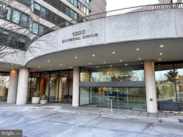 1300 Crystal Dr Apt 901S, Arlington, VA 22202
