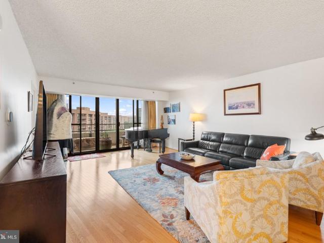 1300 Crystal Drive # 1206S