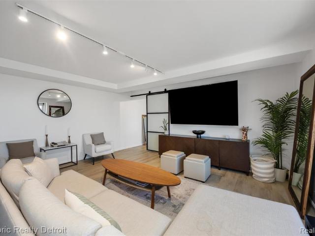 1300 E Lafayette # 2409