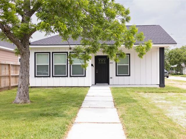 1300 Edison Ave, Baytown, TX 77520