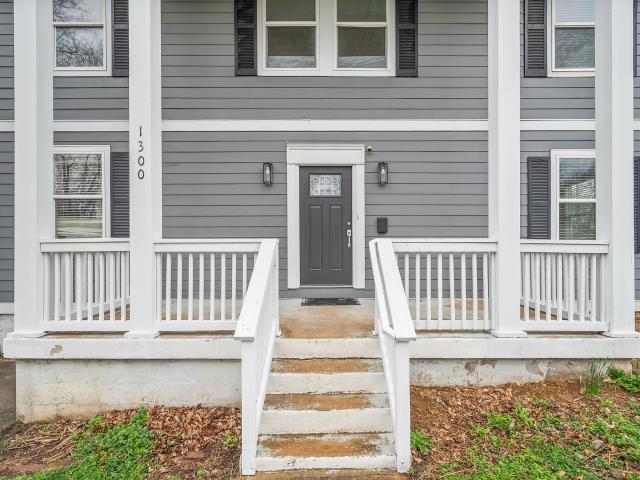 1300 Elliston St