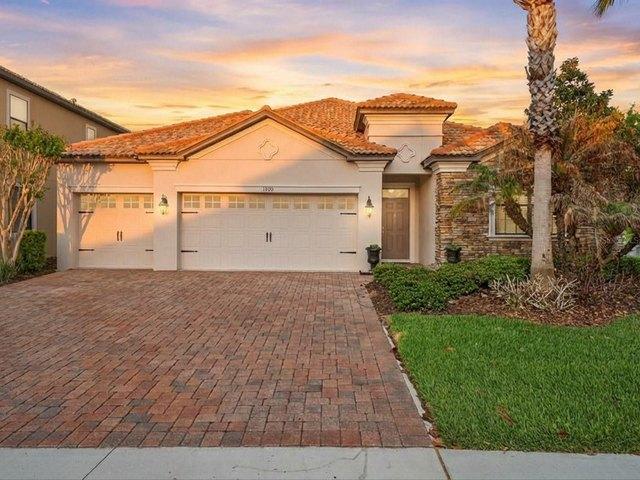 1300 Gleneagles Ln, Davenport, FL 33896