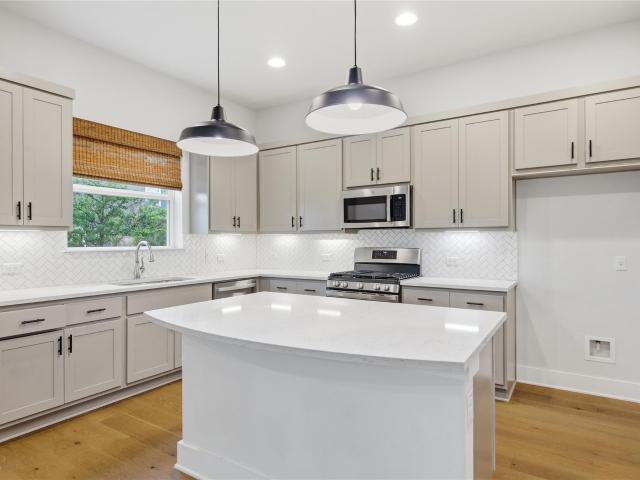 1300 Harwell Loop