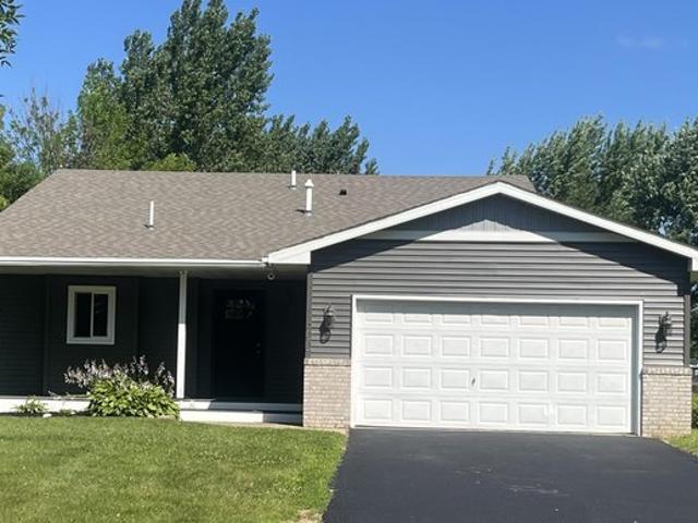 1300 Honeysuckle Ln SE, Cambridge, MN 55008