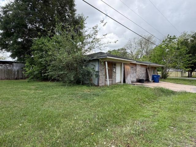 1300 Lois Street