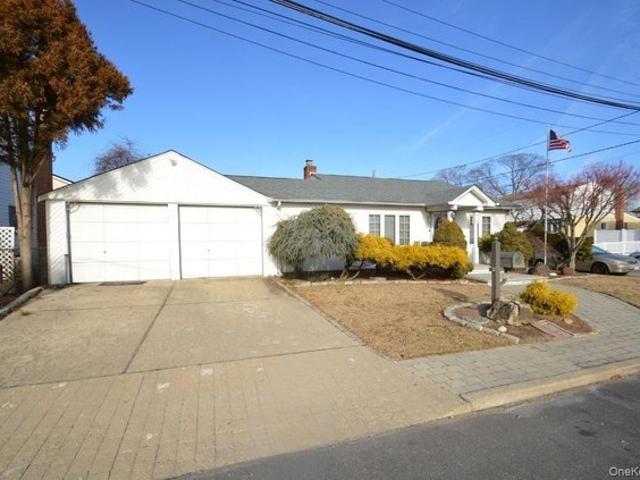 1300 P St, Elmont, NY 11003