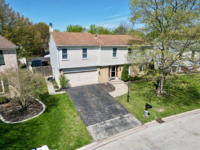 1300 Pembrook Cir, Roselle, IL 60172