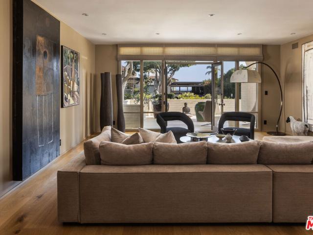 1300 Plaza Pacifica
