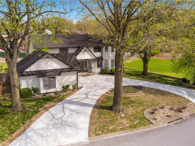 1300 Quail Run Cir, Bentonville, AR 72712