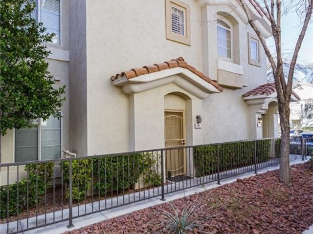1300 Red Gable Ln, 2 beds, 2 full baths